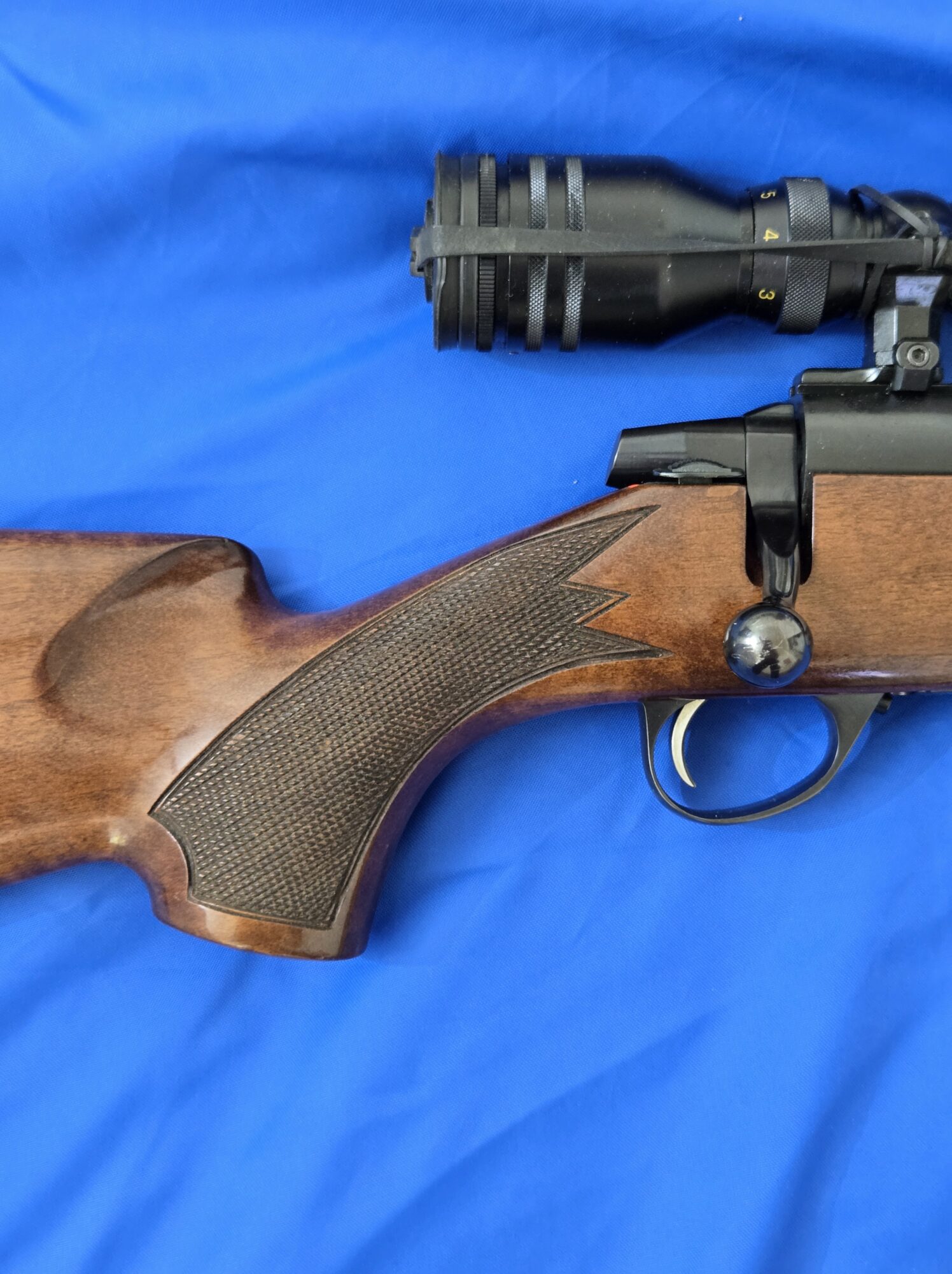 Sako AV Hunting Rifle, 7mm Remington Magnum Bolt Action with Simmons 3× ...